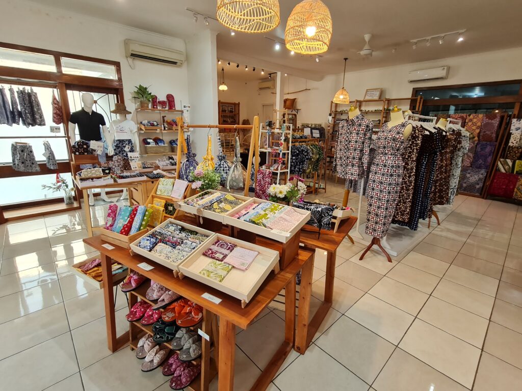 バティックを買いに：ROU Batik｜Hore!ジャカルタ・ディスカバリー