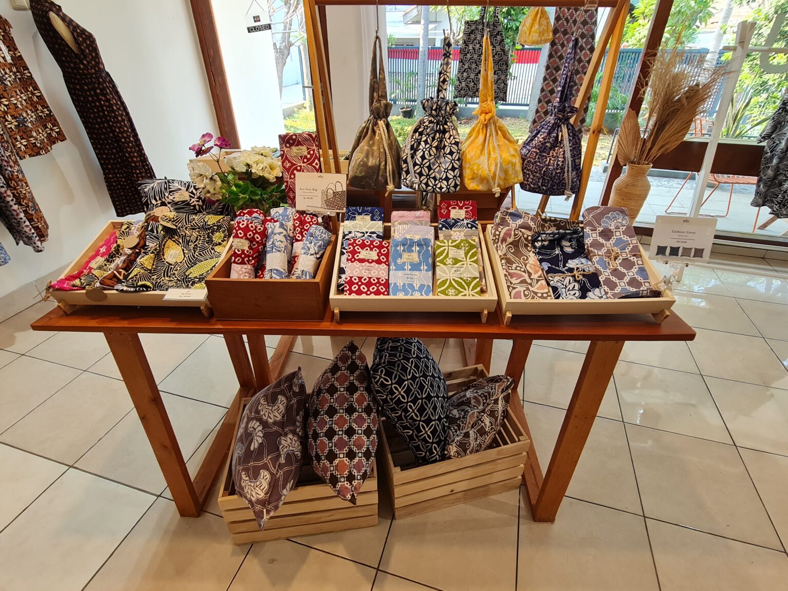 バティックを買いに：ROU Batik｜Hore!ジャカルタ・ディスカバリー