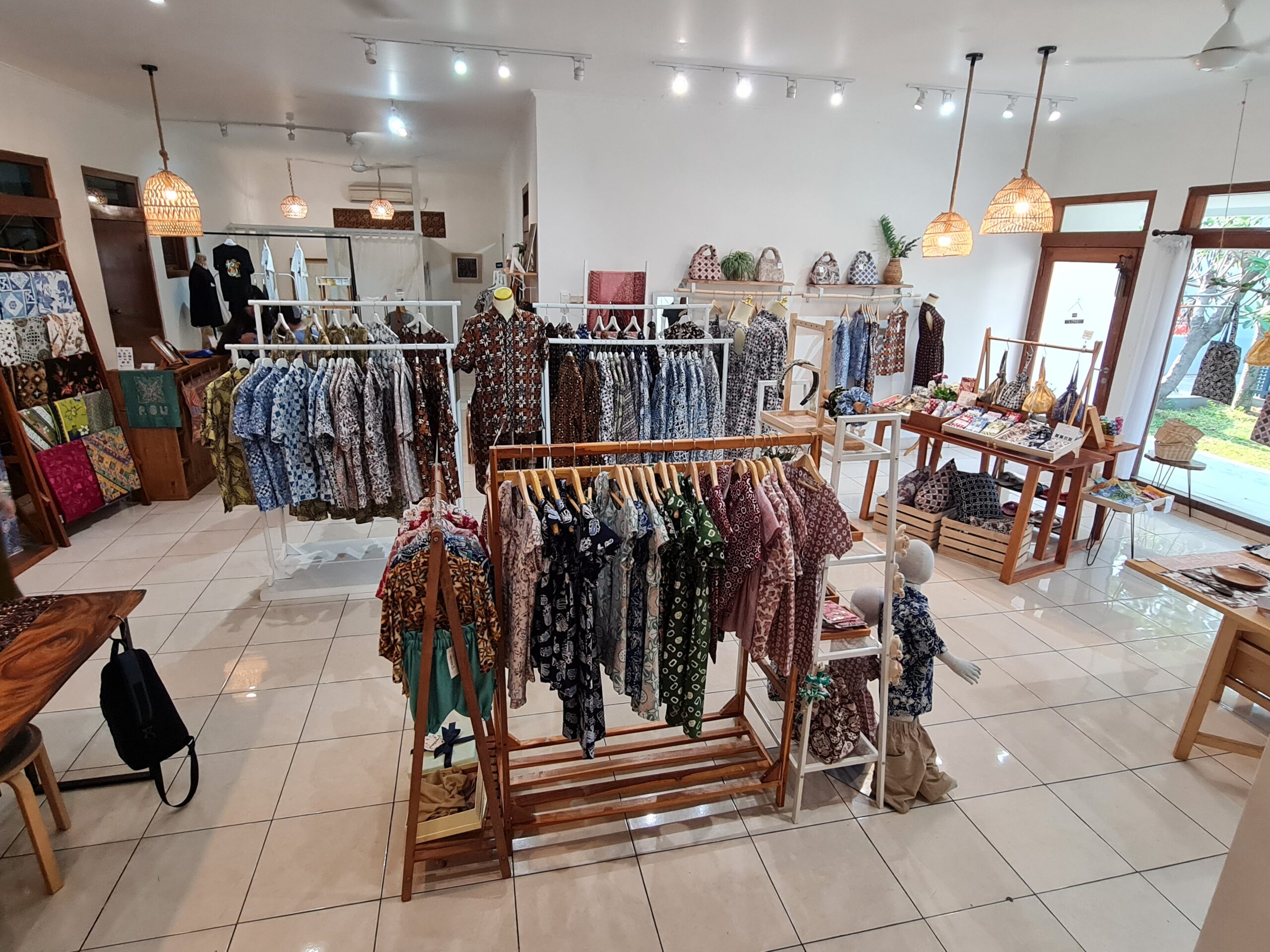 バティックを買いに：ROU Batik｜Hore!ジャカルタ・ディスカバリー